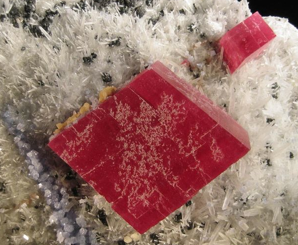 Tucson Gem and Mineral Show – Wandering in the Mountains